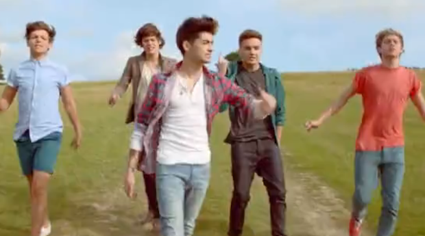 Clip : One Direction fait du camping pour "Live While We're Young ...