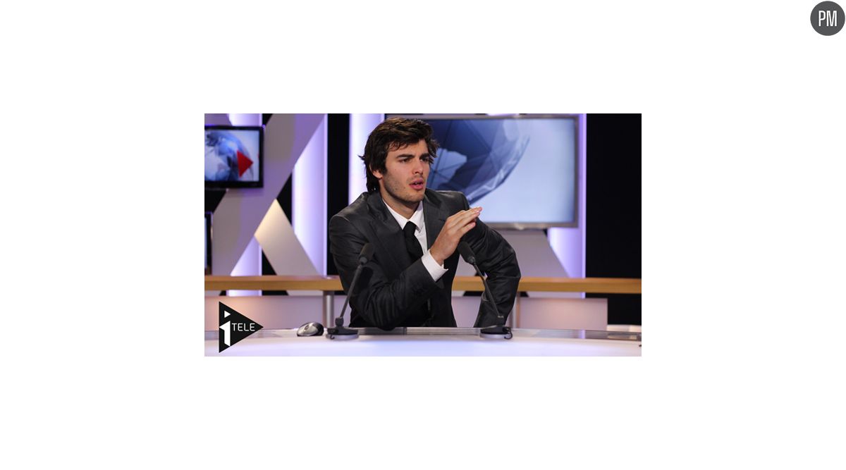 Photo : Arthur Molinier dans la pièce "En Ballotage" de Benoît Masocco ...