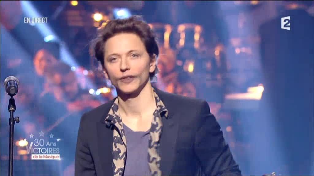 Victoires de la musique : L'étonnant visage du chanteur Raphaël ...