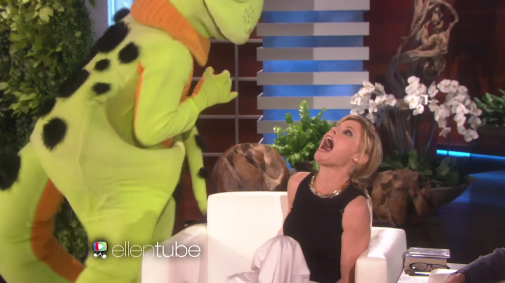 Ellen DeGeneres terrorise une des stars de "Modern Family" - Puremédias