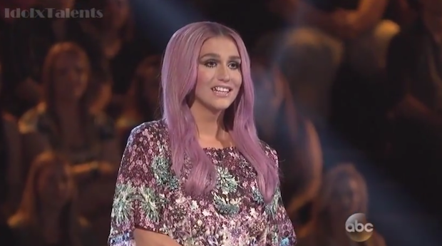 "Rising Star" : Kesha en larmes après la prestation de la mère d'une ...