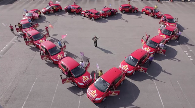 Pub : Manolo des Gypsies chante son amour pour les magasins Gifi ...