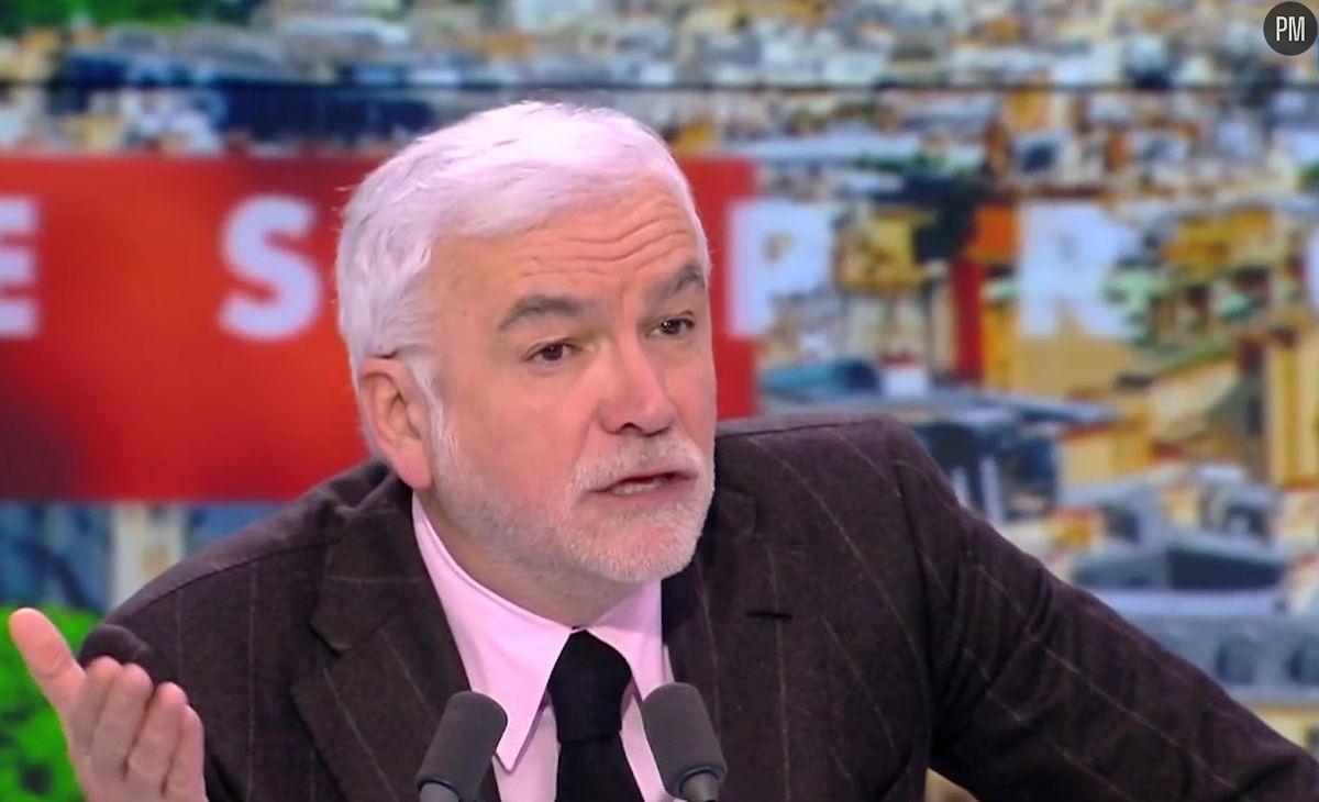 Vidéo : Pascal Praud taxe Emmanuel Macron de "tentation autoritaire ...